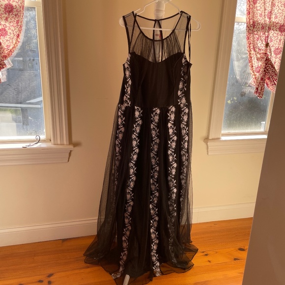 City Chic | Dresses | City Chic Maxi Climbing Vine Gown Sz 8 | Poshmark